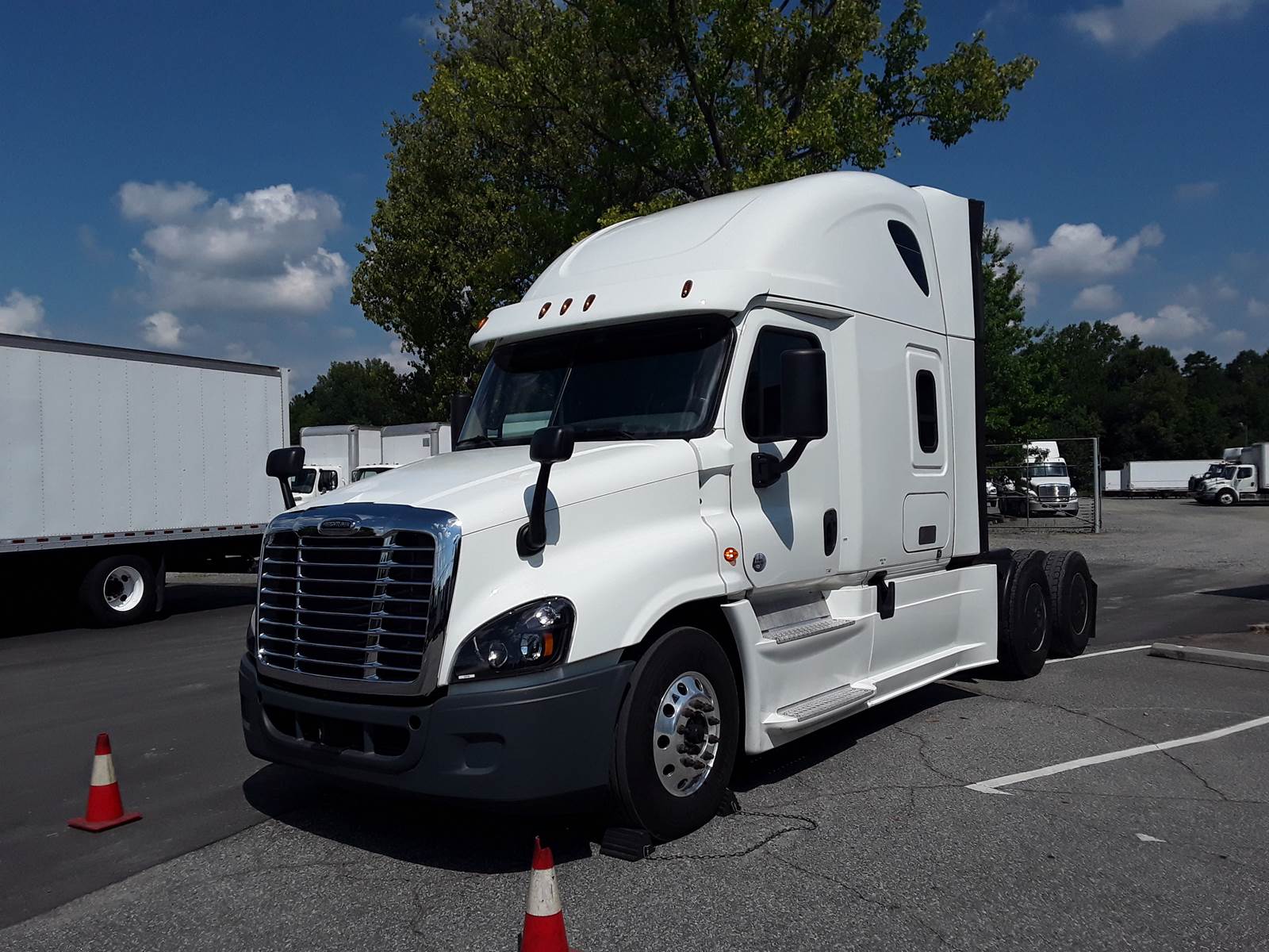 2018 Freightliner Cascadia 125 Sleeper Semi Truck - 72" Condo Sleeper ...