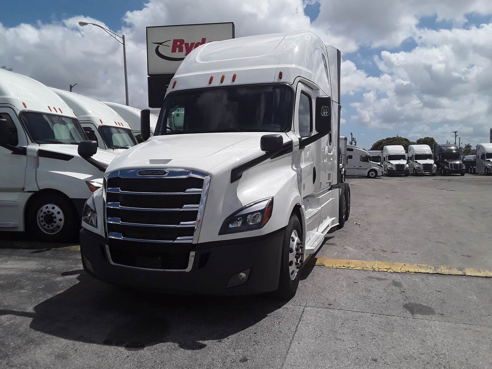 2019 Freightliner Cascadia 126 Sleeper Semi Truck - 72" Condo Sleeper ...