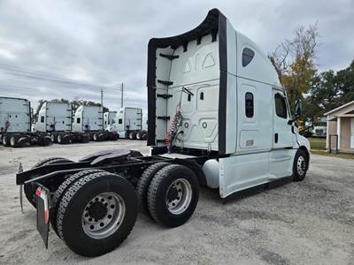 2022 Freightliner Cascadia 126 Sleeper Semi Truck - 48" Mid Roof ...