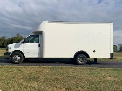 Delivery / Moving / Straight / Box Trucks For Sale | MyLittleSalesman.com