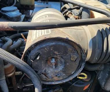 Ford F-700 Right Air Cleaner / Air Filter Housing for a 1997 Ford F700 ...