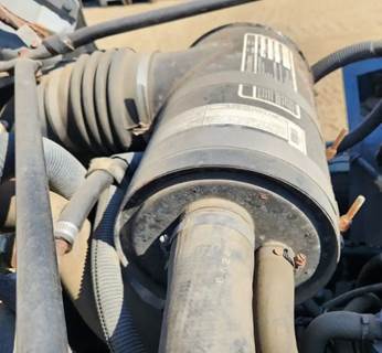Ford F-700 Right Air Cleaner / Air Filter Housing for a 1997 Ford F700 ...