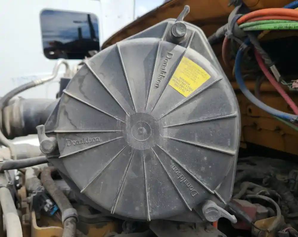 Ford F-750 Air Cleaner / Air Filter Housing for a 2007 Ford F750 For ...