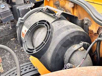 2002 International 4900 Right Air Cleaner / Air Filter Housing For Sale ...