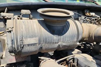 Mack Granite CV713 Right Air Cleaner / Air Filter Housing for a 2006 ...