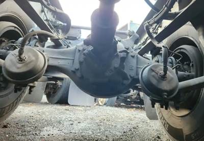 Meritor-Rockwell RT40-145 Rear Axle Assembly for a 2015 Freightliner ...