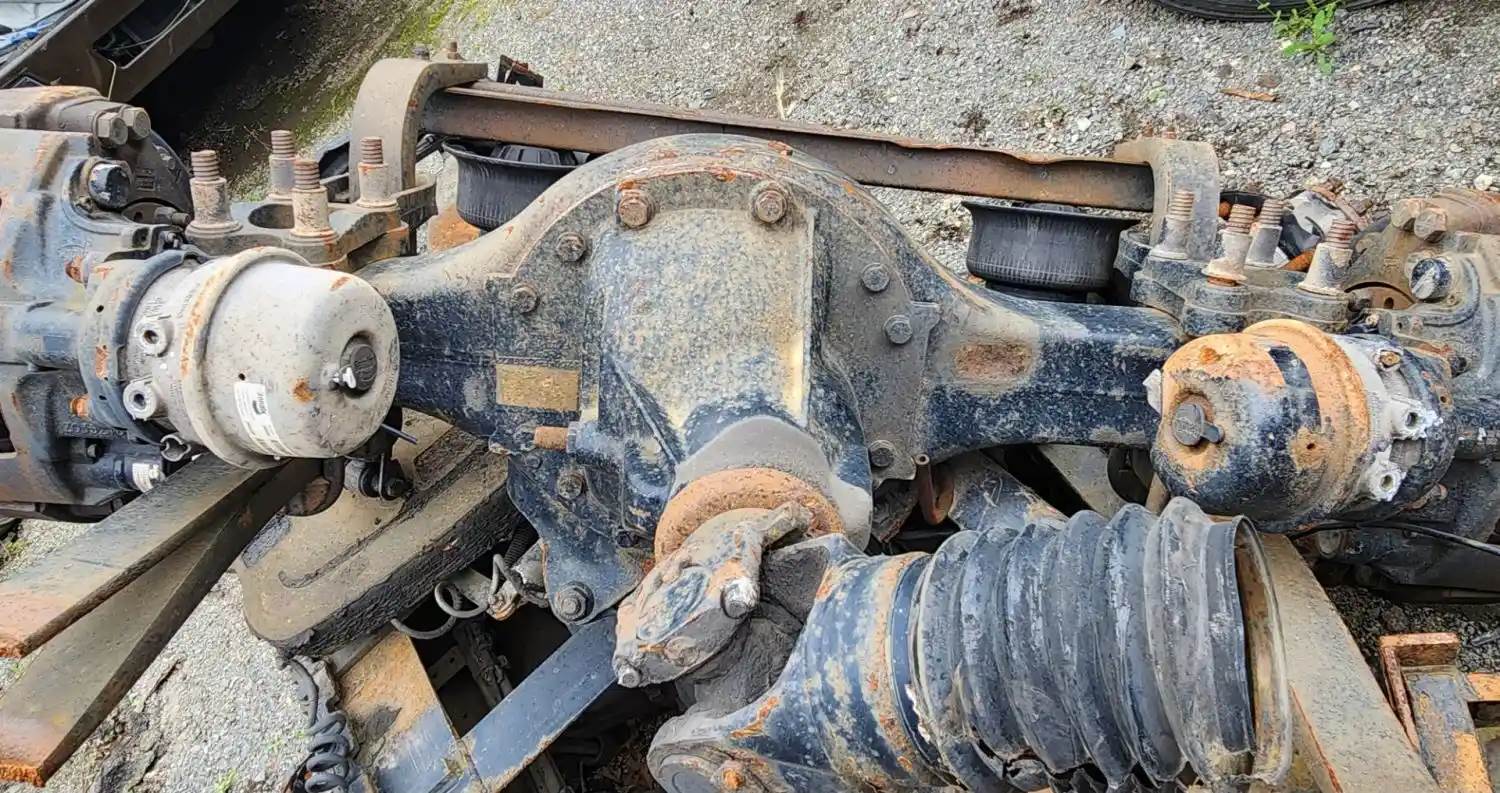 Meritor-Rockwell MT40-14X Rear Axle Housing for a 2017 Volvo VNL For ...