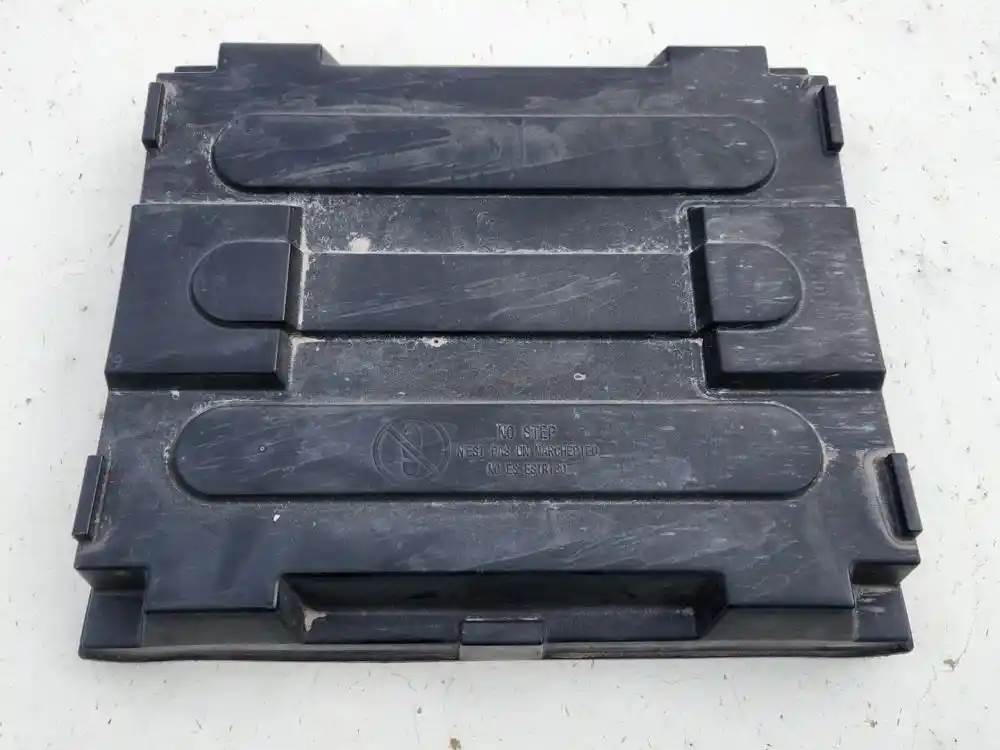Isuzu NPR HD Battery Box Cover for a 2019 Isuzu NPR-HD For Sale ...