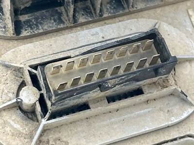 Mercedes-Benz MBE 904 Engine Control Module (ECM) for a 2005 ...