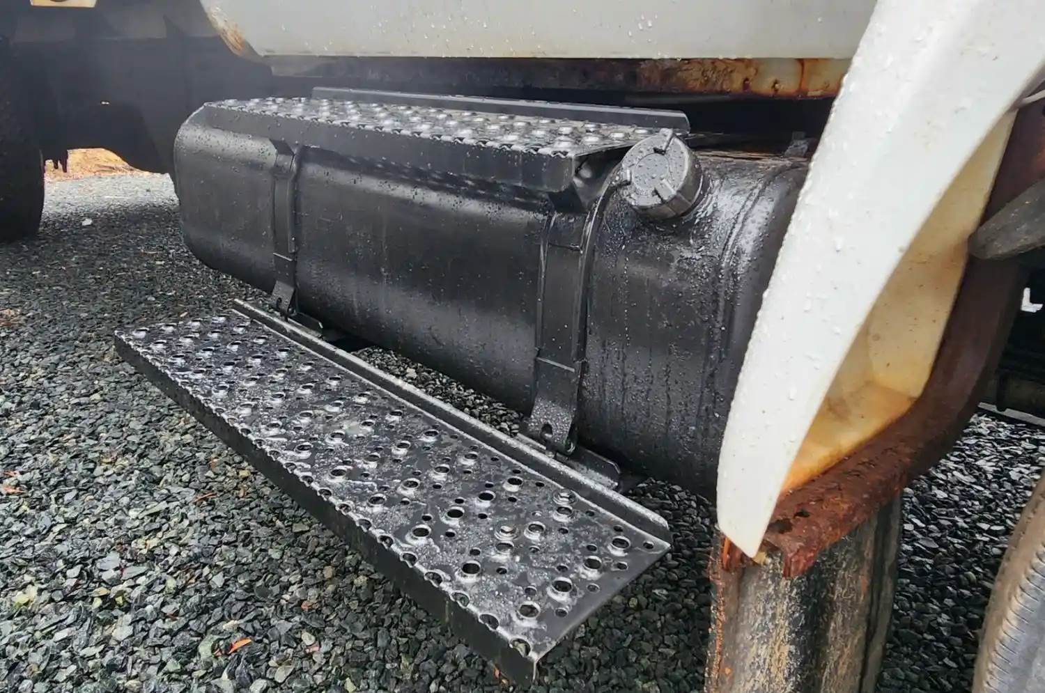 2005 Ford F-650 Right Fuel Tank For Sale | Elkton, MD | P-68450 ...