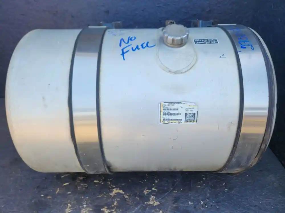 Mack Pinnacle CXU612 Right Fuel Tank for a 2013 Mack CXU612 For Sale ...