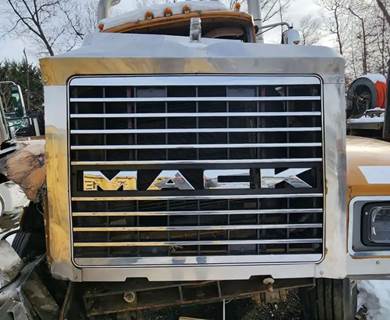 Mack Pinnacle CHU613 Grille for a 2013 Mack CHU613 For Sale | Elkton ...