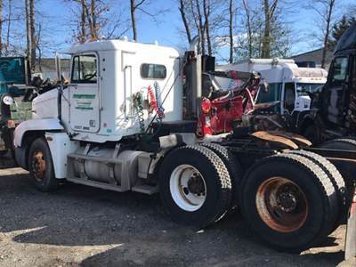 2001 Freightliner FLD120 Salvage Truck For Sale | Elkton, MD | F73061 ...