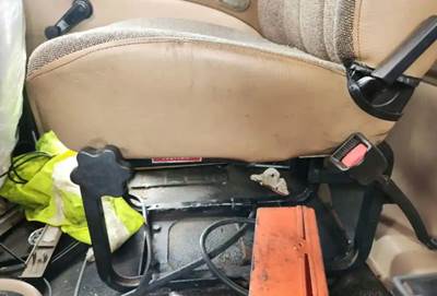 Mack Granite CV713 Right Seat for a 2006 Mack CV713 Granite For Sale ...