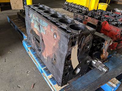 International DT466 Engine Block / Cylinder Block for a 2002 ...