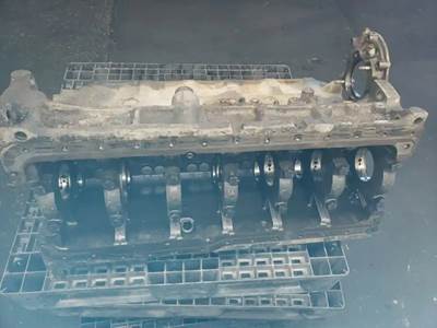 Ford 7.8L Engine Block / Cylinder Block for a 1987 Ford F800 For Sale ...