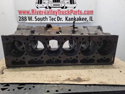 International DT466 Engine Block / Cylinder Block for a 2000 ...