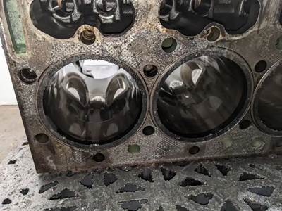 International DT466 Engine Block / Cylinder Block for a 2009 Ic ...