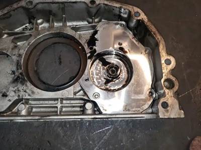 Mercedes-Benz MBE 900 Engine Oil Pump for a 2006 Freightliner M2 106 ...