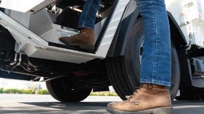 2022 BATTLE MOTORS LNT Tandem Axle Garbage Truck - 380HP, 6 Speed ...