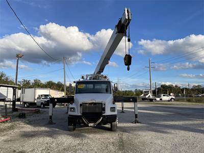 Freightliner FL80 Crane Truck - 2001 NATIONAL 800C Crane, 80ft Reach ...