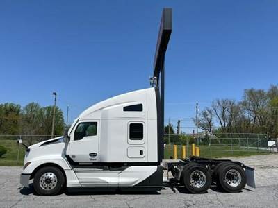2025 Kenworth T680 Sleeper Semi Truck - 76" Mid Roof Sleeper, Cummins ...