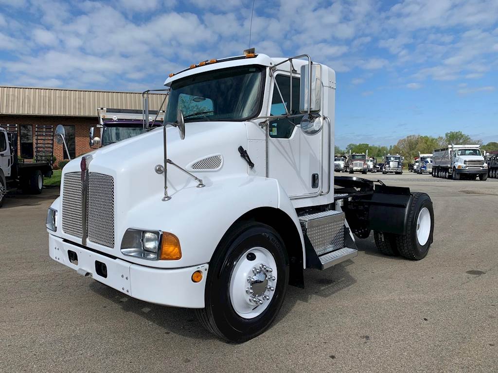 2007 Kenworth T300 Single Axle Day Cab Truck - Cummins, 300HP, 9 Speed ...
