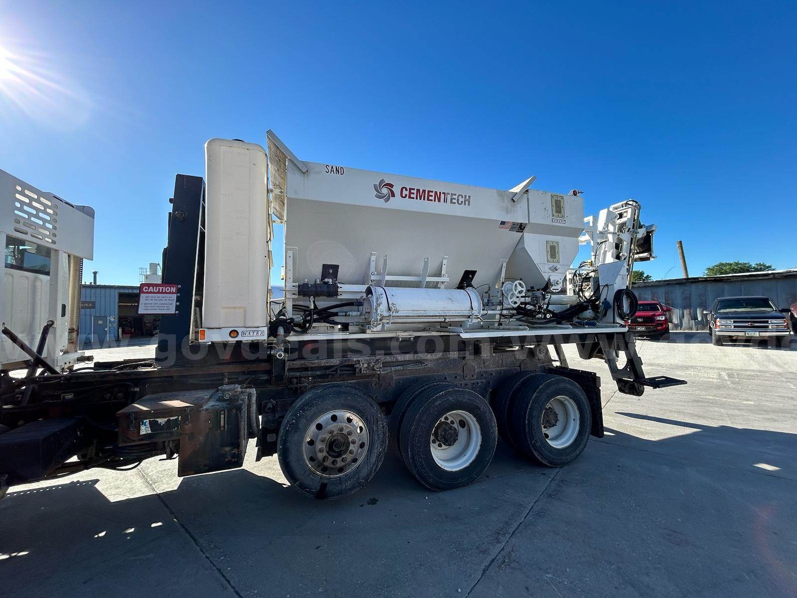 2016 CemenTech MCD6-100 Roll-Off Concrete Mixer For Sale | Indianola ...