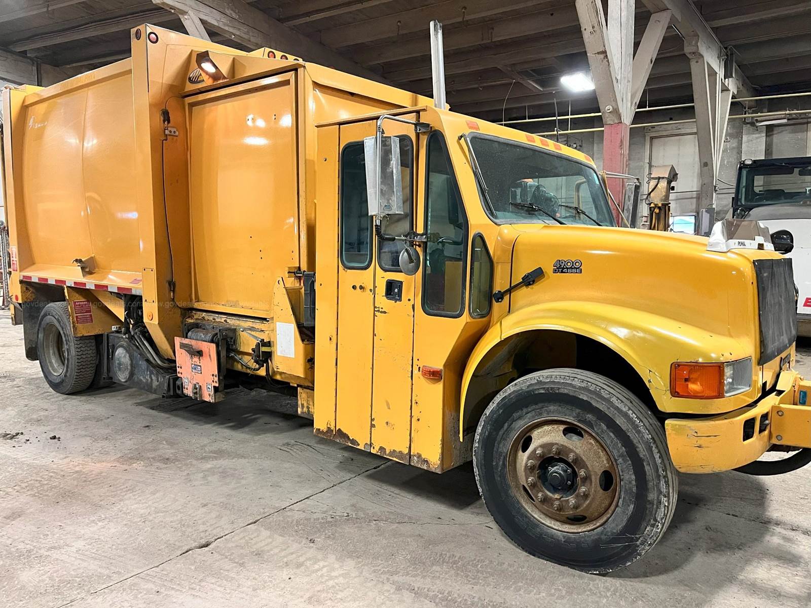 2002 International 4900 Garbage Truck For Sale, 123,467 Kilometers ...