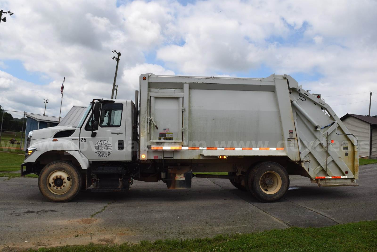 2011 International 7400 Garbage Truck For Sale, 40,097 Miles ...