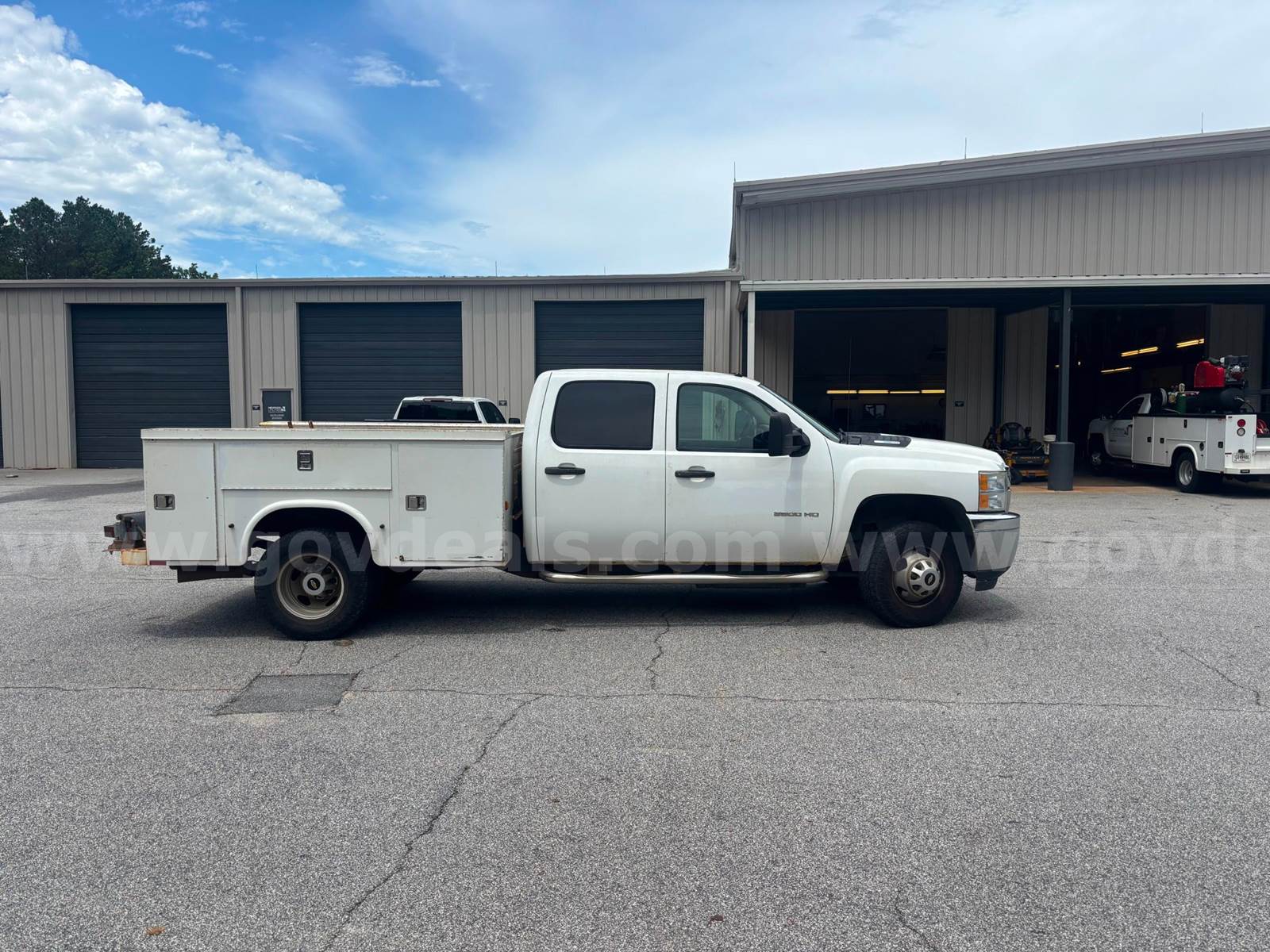 3 Lots: Chevrolet and Ford Pickups (F-150 XLT, Silverado 3500 HD & 1500 ...