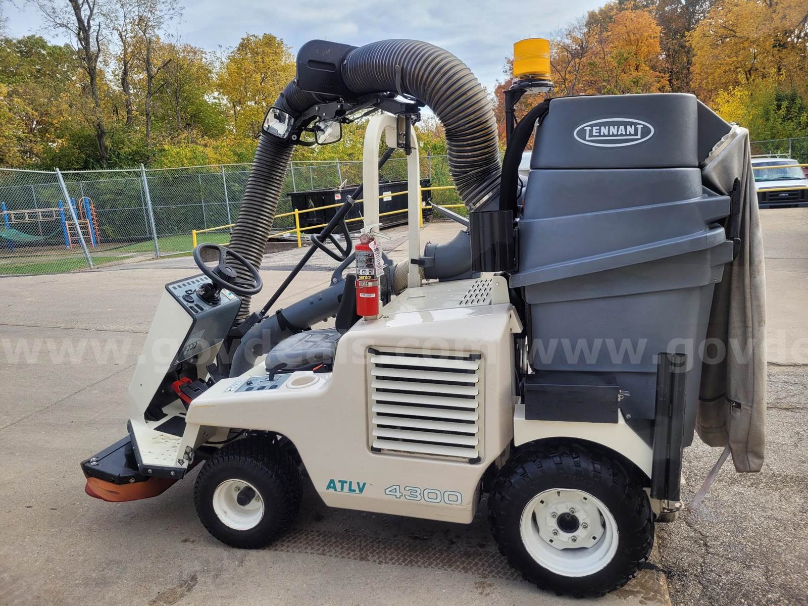 2016 Tennant ATLV 4300 Ride-on Vacuum Sweeper For Sale, 98 Hours ...