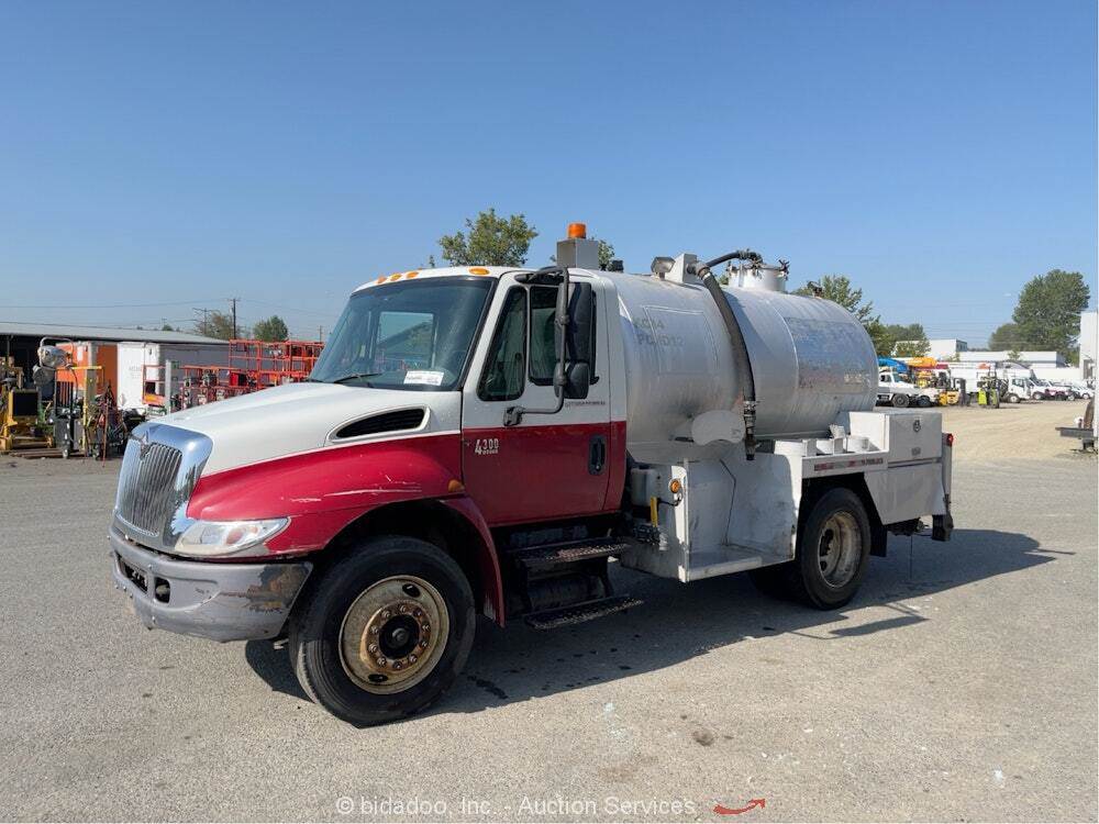 2006 International 4300 S/A 1,000 Gallon Septic Pump Tank Vacuum Truck ...