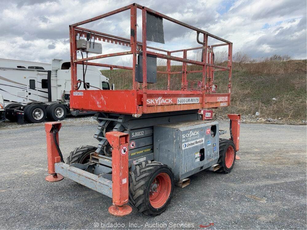 2013 Skyjack SJ-6832RT 32' 4WD Dual Fuel Rough Terrain Scissor Lift Man ...