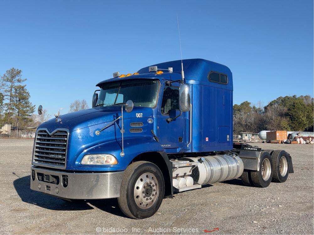 2018 Mack CXU613 T/A Mid Roof Sleeper Truck Tractor Semi Automatic A/R ...