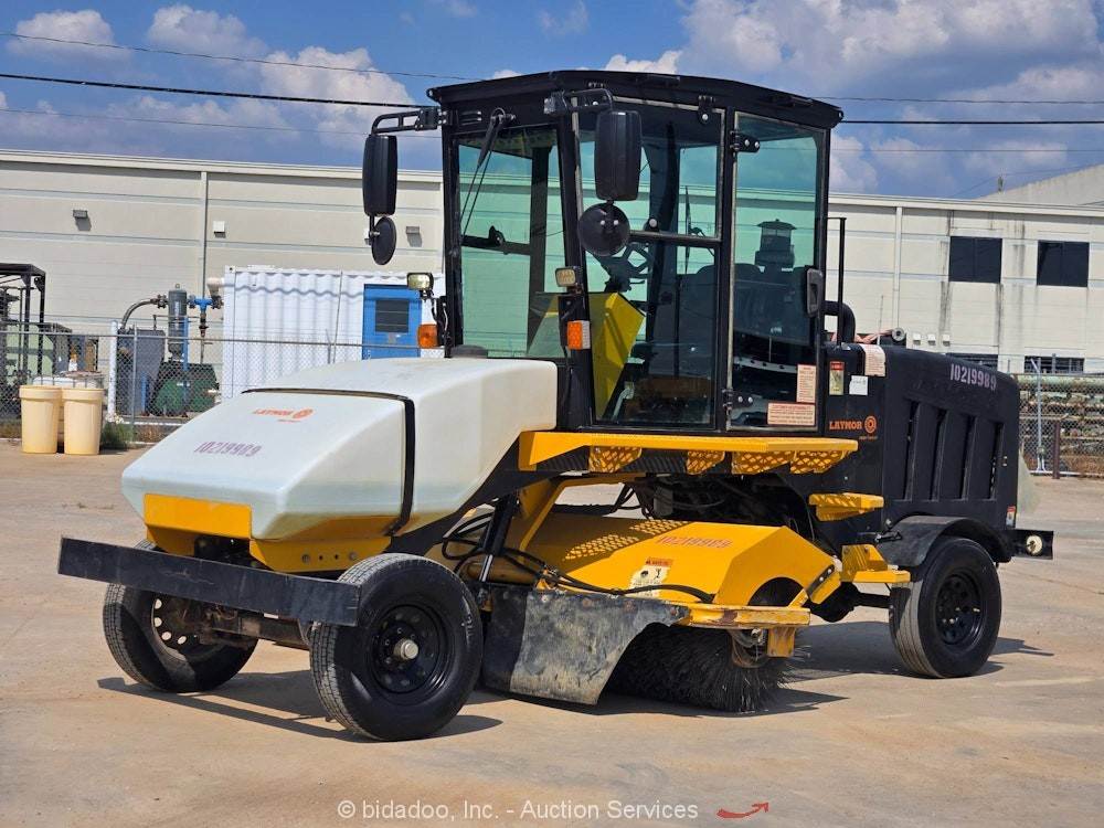 2017 Laymor SM450-ST 96" Ride-On Broom Street Sweeper Kubota Brush Cab ...