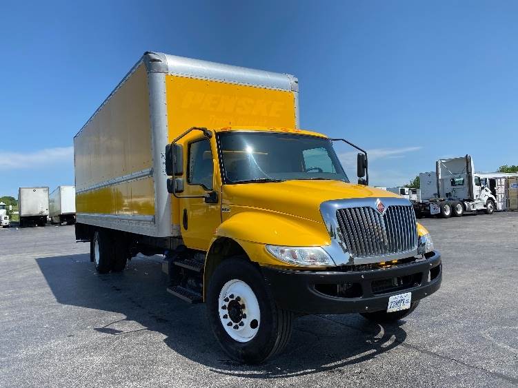 2020 International 26 Ft Box Truck