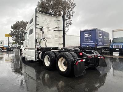 2023 Volvo VNL64760 Sleeper Semi Truck - 70" Integral Sleeper, 455HP ...