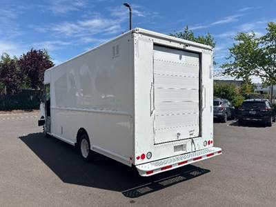 2014 Freightliner MT45 Single Axle Step Van - Cummins, 200HP, 6 Speed ...