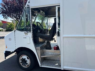 2014 Freightliner MT45 Single Axle Step Van - Cummins, 200HP, 6 Speed ...