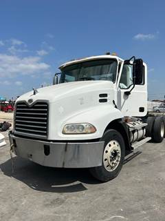 2006 Mack Vision CXN613 Cab & Chassis Truck -- Day Cab -- Tandem Axles ...