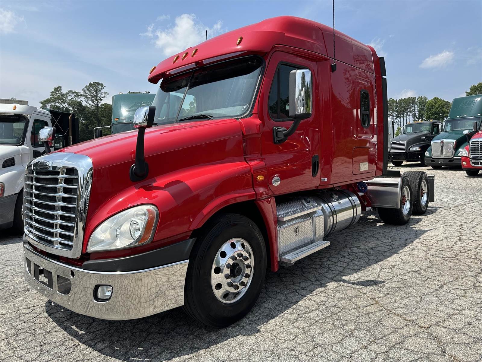 2018 Freightliner Cascadia 125 Sleeper Semi Truck - Mid Roof Sleeper ...