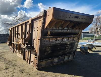1998 Deister 8’ wide x 24’ long three deck incline vibrating screen ...