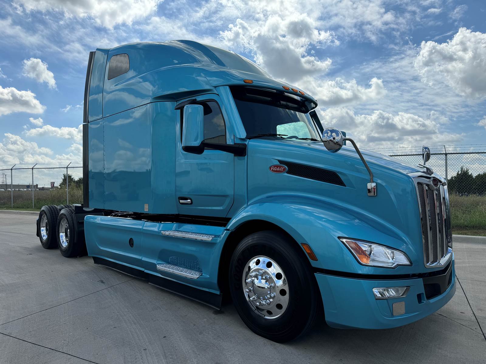 2023 Peterbilt 579 Sleeper Semi Truck - 80" Raised Roof Sleeper, Paccar 455HP, 12 Speed Manual ...