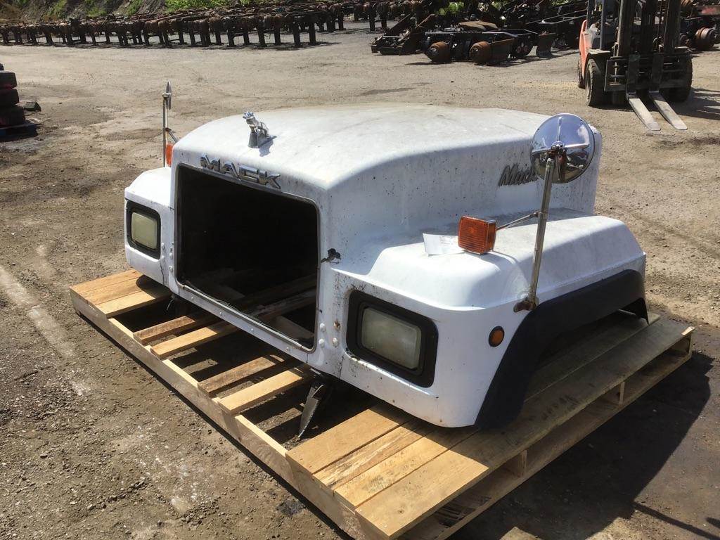 2000 Mack RD Hood for a Mack RD690S For Sale | Fitchburg, MA | 1037453 | MyLittleSalesman.com