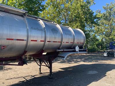 1977 Fruehauf 8000 GALLON - STAINLESS - CENTER DISCHARGE Non Code Tank ...