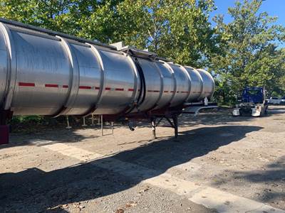 1977 Fruehauf 8000 GALLON - STAINLESS - CENTER DISCHARGE Non Code Tank ...