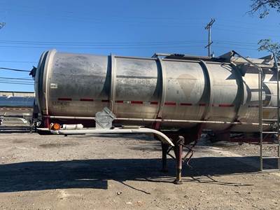 1977 Fruehauf 8000 GALLON - STAINLESS - CENTER DISCHARGE Non Code Tank ...