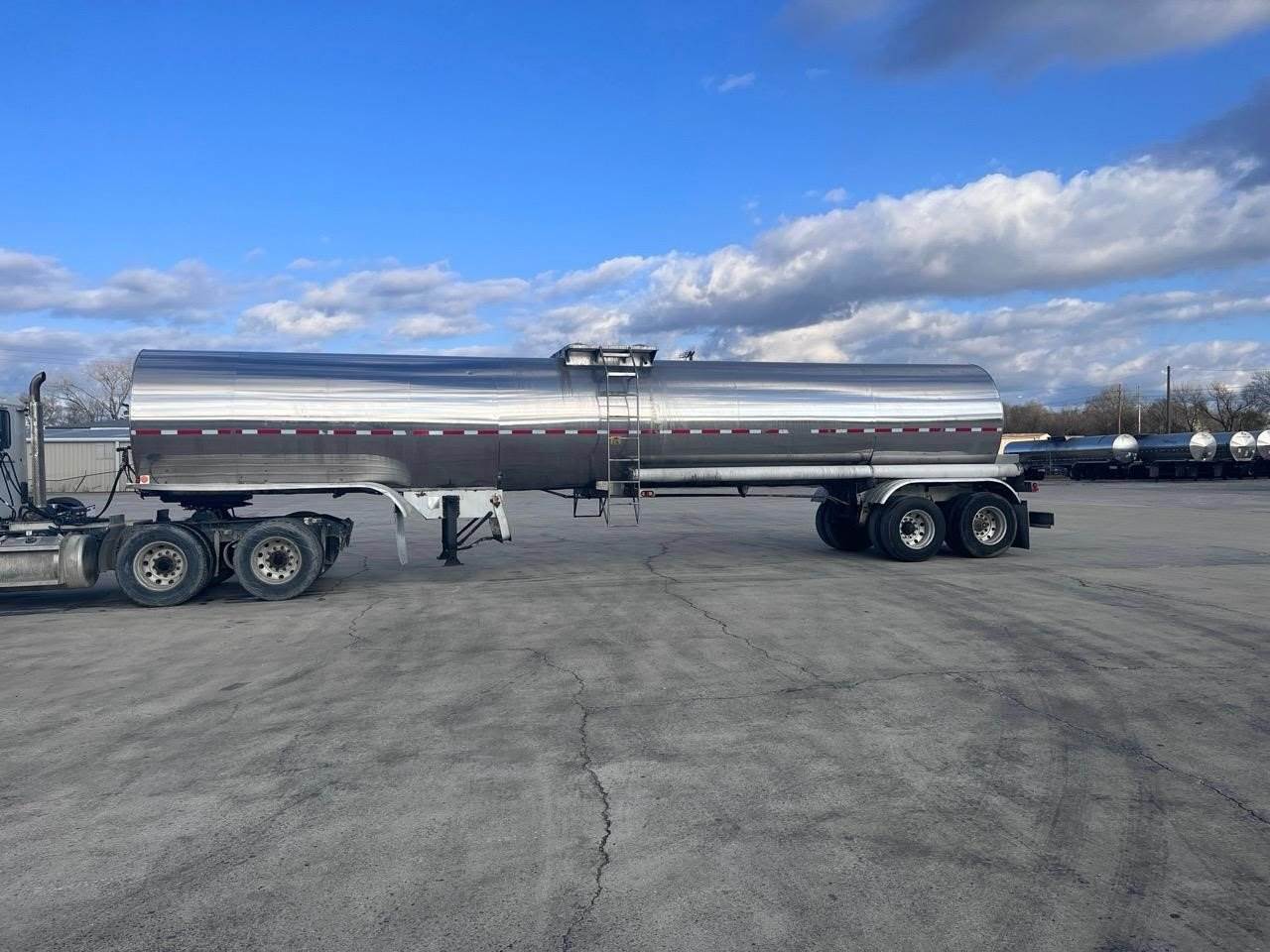 1992 Walker 6500 GALLON - FOOD GRADE - PUMP Non Code Tank Trailer For ...