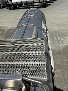 1995 BULK 8000 GALLON - STAINLESS - AIR RIDE Waste / Sludge Tank ...